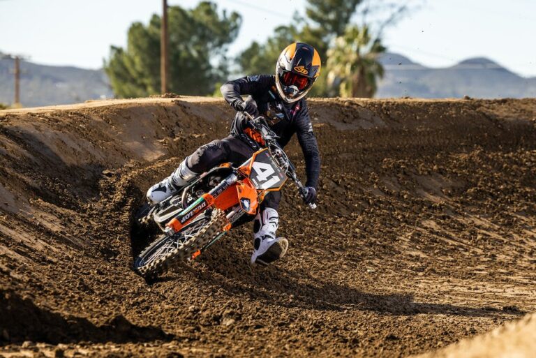 FOTO: Super galeria da equipe AEO Powersports KTM Racing Team - MOTOMUNDO